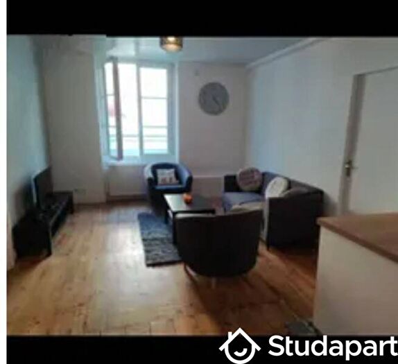 Appartement à louer - Mairie-Stade-Bergereau-Depart, Orthez - 1 pièce - 1 chambre