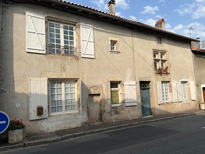 Maison à vendre - Saint-Claud - 6 pièces - 3 chambres