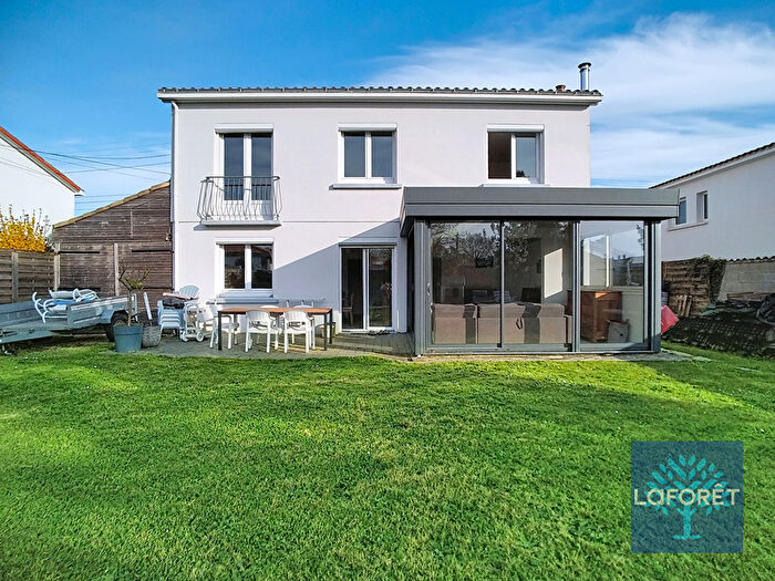 Maison à vendre - La Roche-sur-Yon, Le Bourg sous la Roche - 7 pièces - 5 chambres
