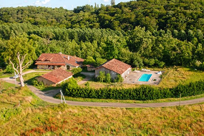 Maison à vendre - Saint-Pé-Saint-Simon - 7 pièces - 5 chambres