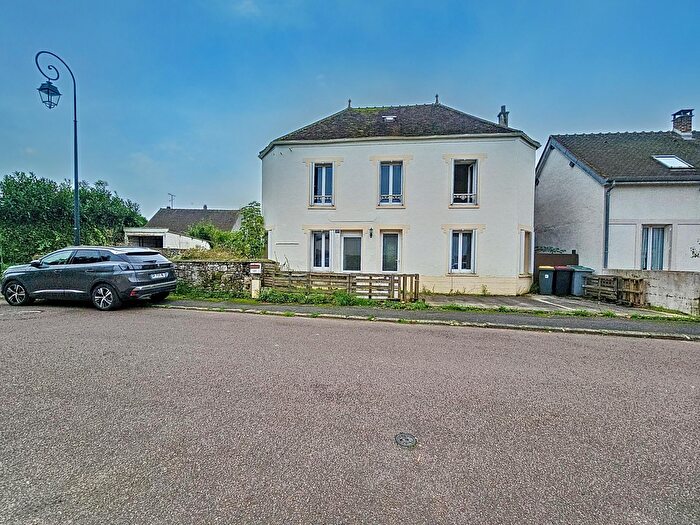 Maison à vendre - Chenoise - 5 pièces - 4 chambres