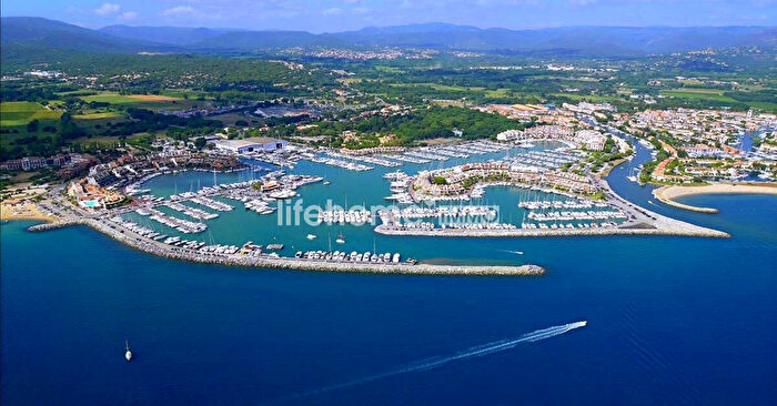 Cogolin, Centre-ville, Subeiran, Pas de Grimaud : Appartement 2 pièces à vendre