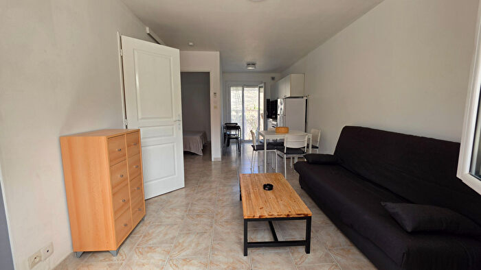 Appartement à louer - Marignane, Centre-ville - 1 pièce