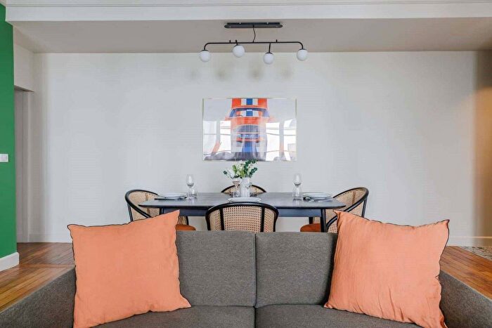 Appartement à louer - Saint Placide, Paris ème arrondissement - 3 pièces - 2 chambres