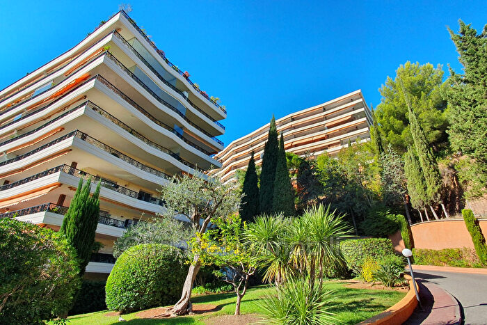 Appartement 3 pièces à Nice, Lanterne, à louer