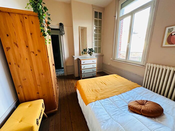 Saint-Quentin, Centre-ville : Maison 13 pièces à louer