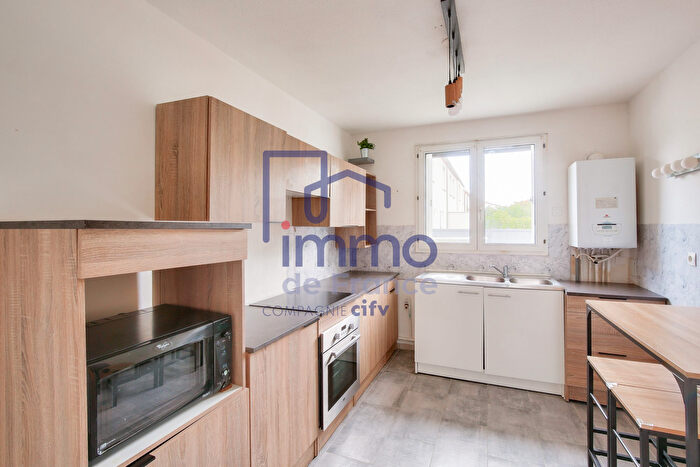 Maison à vendre - LIsle-dAbeau - 5 pièces - 4 chambres