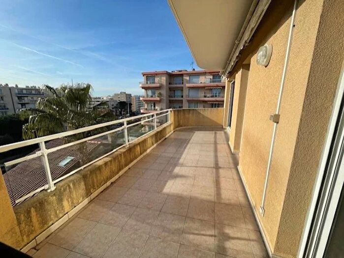 Appartement à louer - Cagnes-sur-Mer, Saint-Roman, Lautin - 2 pièces - 1 chambre