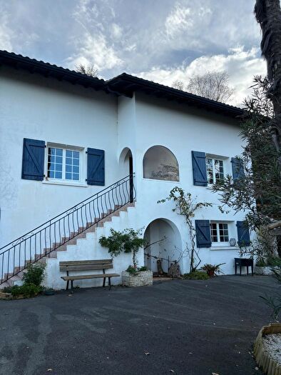 Maison à vendre - Cambo-les-Bains - 9 pièces - 5 chambres