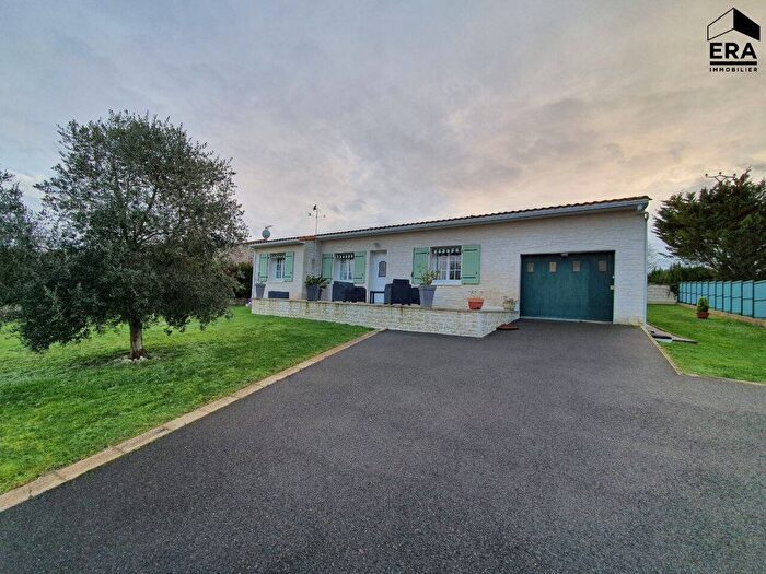 Maison 5 pièces à Zone Rurale, La Couronne, à louer