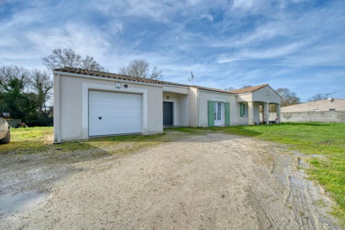 Maison à vendre - Ardillières - 6 pièces - 3 chambres