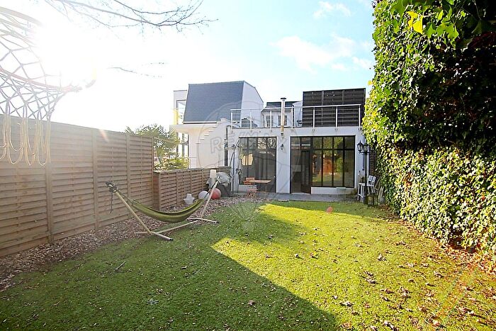Maison à vendre - Argenteuil, Centre-ville - 6 pièces - 5 chambres