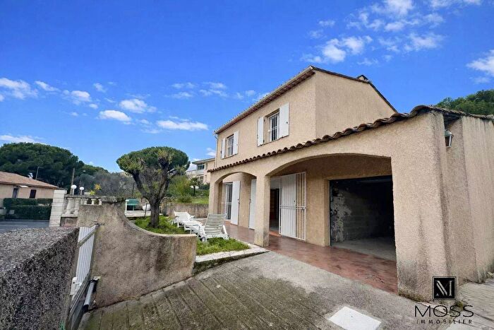 Maison à louer - La Bocca, Cannes - 4 pièces - 3 chambres