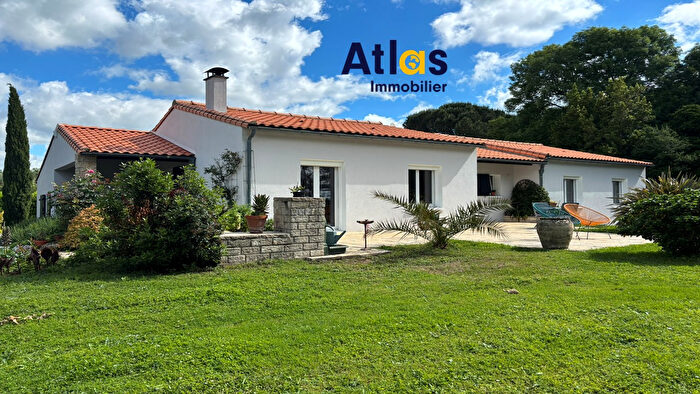 Vouillé - Maison 7 pièces à vendre