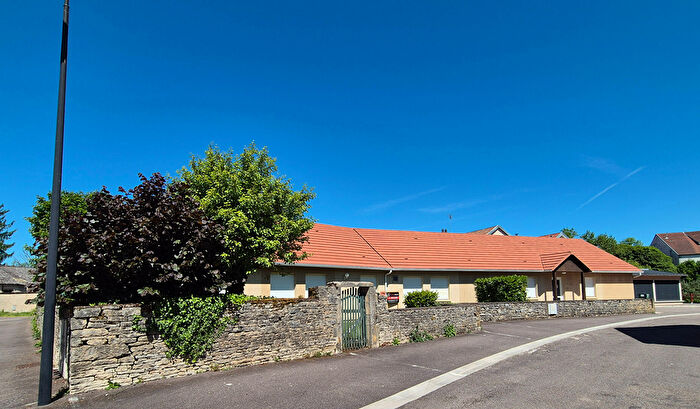 Maison 10 pièces à Port-sur-Saône, à vendre