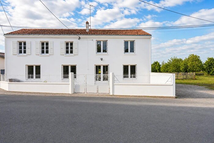 Maison 6 pièces à Écoyeux, à vendre
