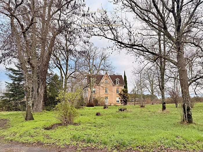 Maison à vendre - Monfaucon - 6 pièces - 4 chambres