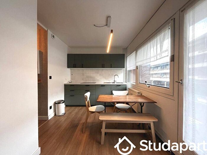 Appartement à louer - Barbâtre-Saint Remy-Verrerie, Reims - 5 pièces