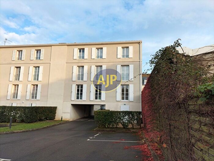 Appartement 3 pièces à Rochefort, Centre-ville, à vendre