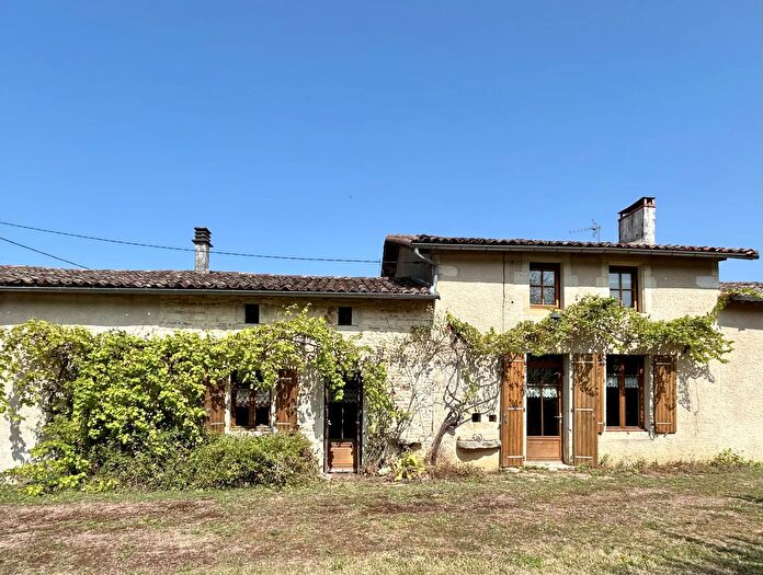 Maison à vendre - Clussais-la-Pommeraie - 7 pièces - 3 chambres