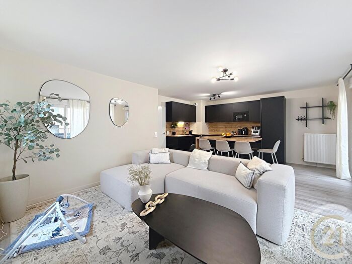 Appartement à vendre - Bondy, Noue Caillet, Terre-Saint-Blaise - 5 pièces - 4 chambres