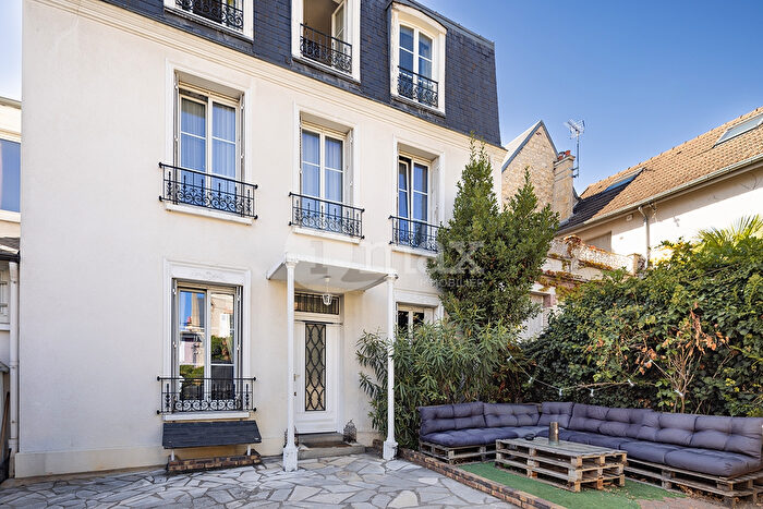 Asnières-sur-Seine, Bécon, Bourguignons : Maison 8 pièces à vendre
