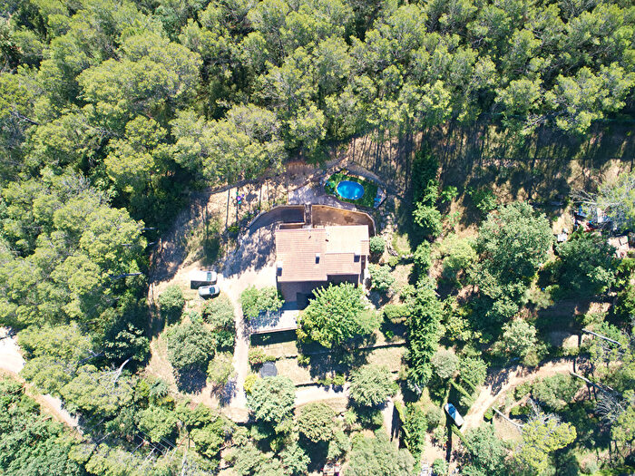 Maison à vendre - Carnoules - 8 pièces - 5 chambres