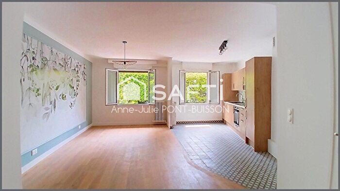 Appartement 4 pièces à vendre à Courbevoie, Hôtel de ville
