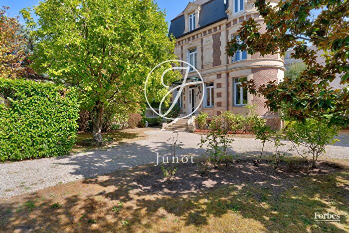 Chatou, Est : Maison 7 pièces à vendre