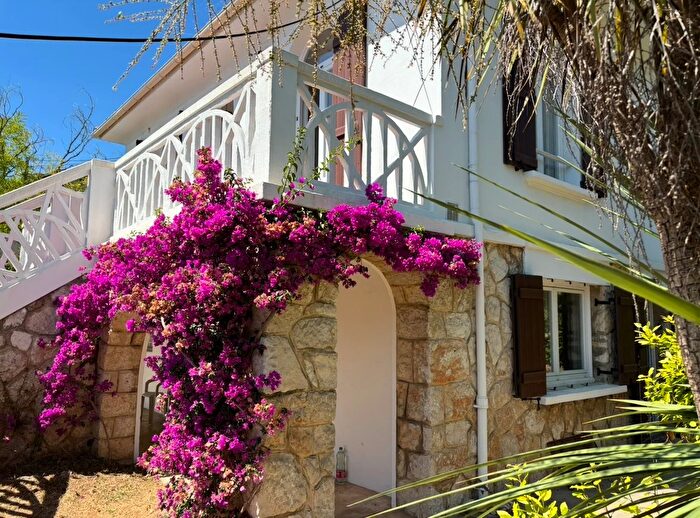 Maison à vendre - Grasse - 5 pièces - 4 chambres