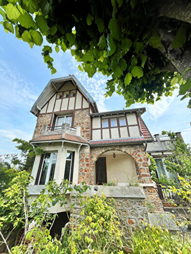 Marly-le-Roi, Montval, Côteaux : Maison 8 pièces à vendre