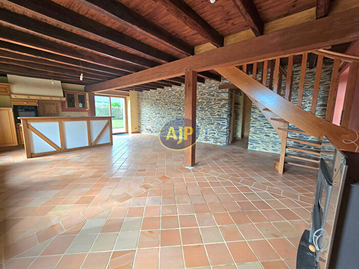 Maison à vendre - Massérac - 5 pièces - 4 chambres