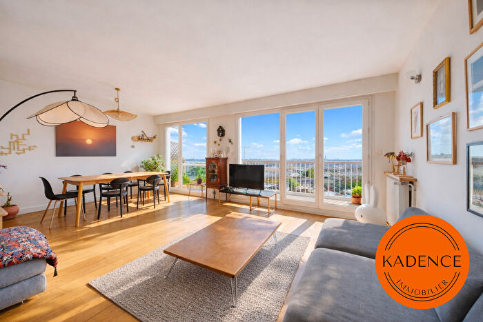 Appartement à vendre - Quartiers Centre, Saint-Hélier, Gare - 7 pièces - 6 chambres