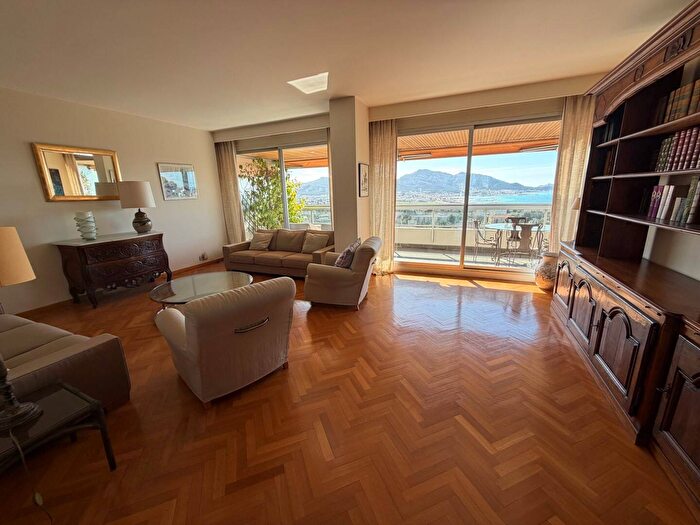 Appartement à louer - Périer, Marseille ème arrondissement - 4 pièces - 2 chambres