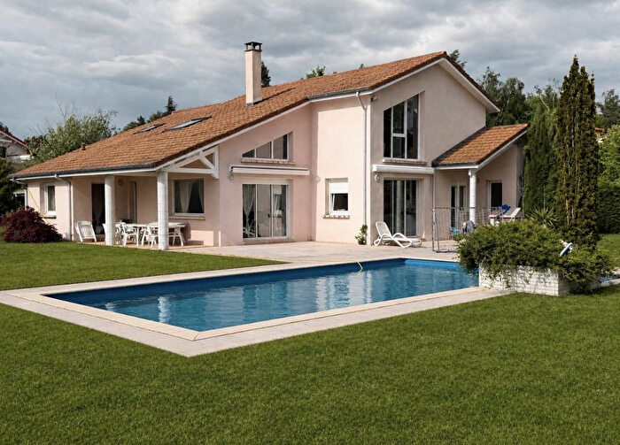 Maison 8 pièces à La Tour-en-Jarez, à vendre