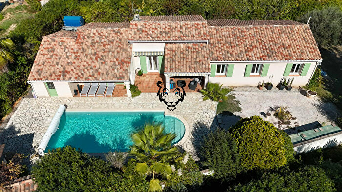 Maison à vendre - Le Muy - 6 pièces - 5 chambres