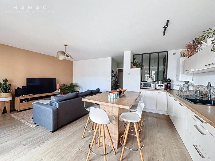 Appartement à louer - La Villette, Lyon ème arrondissement - 3 pièces - 2 chambres