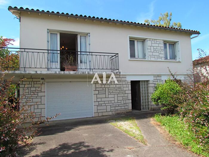 Maison à vendre - Ruffec - 8 pièces - 4 chambres