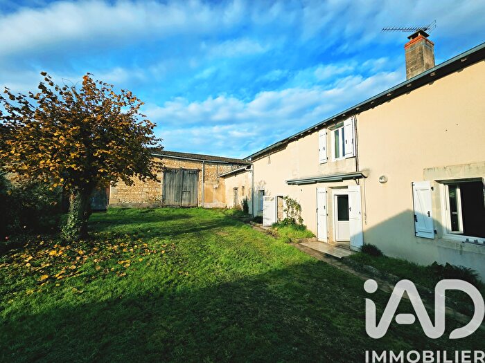 Maison à vendre - Vendeuvre-du-Poitou - 5 pièces - 3 chambres