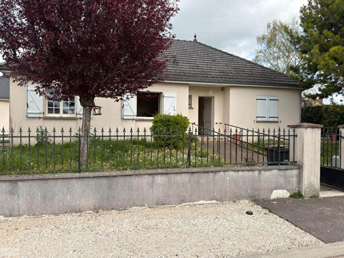 Saint-Julien-les-Villas : Maison 5 pièces à vendre