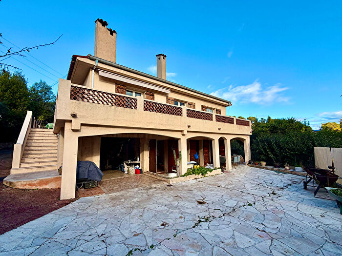 Maison à vendre - Vallauris, Retenaou, Brusquets, Devens, Zone dactivité Saint-Bernard - 8 pièces - 6 chambres