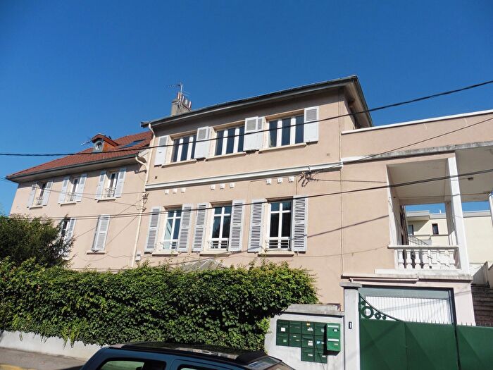 Appartement à louer - Saint-Martin-dHères, Croizat - 1 pièce