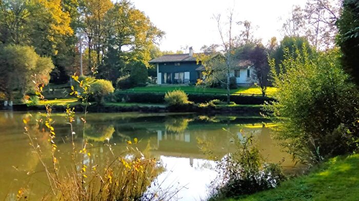 Maison à vendre - Chabrac - 8 pièces - 5 chambres