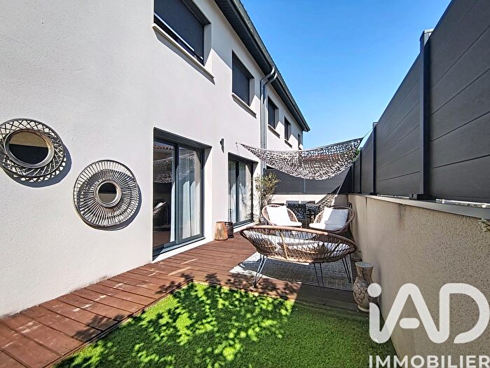Maison 4 pièces à Saint-Genis-les-Ollières, à vendre