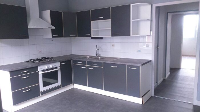 Saint-Genest-Lerpt : Appartement 3 pièces à louer