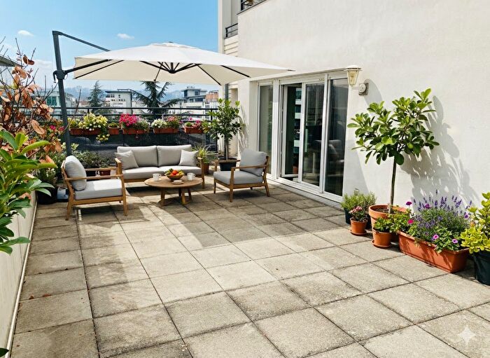 Appartement à louer - Lyon e , Vaise, Rochecardon - 5 pièces - 4 chambres