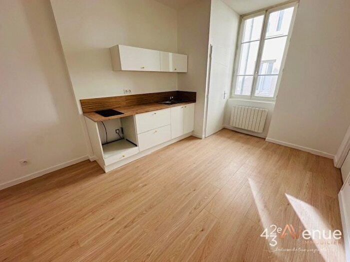 Appartement à louer - Saint-Étienne, Crêt de Roc - 2 pièces - 1 chambre