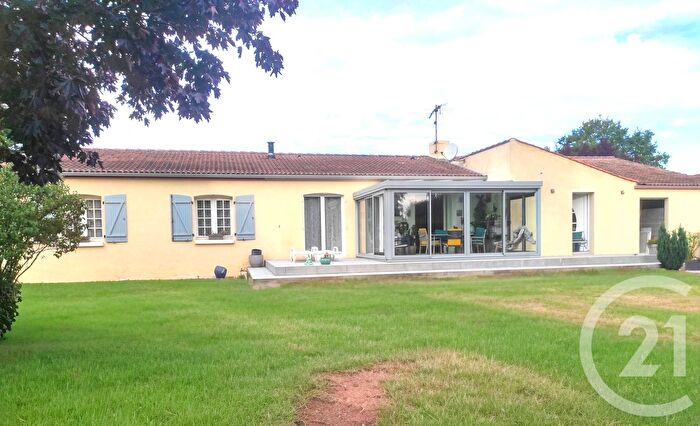 Maison 6 pièces à Saint-Hilaire-la-Forêt, à louer