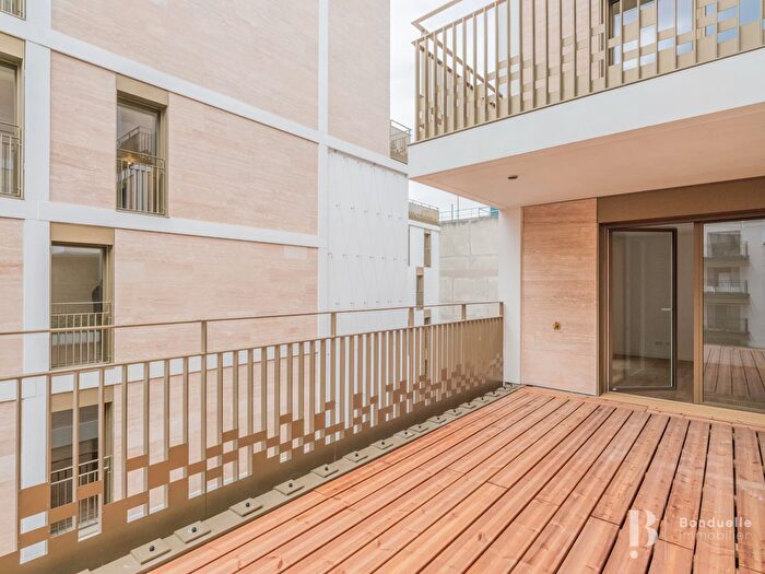 Appartement à louer - Courbevoie, Marceau République - 3 pièces - 2 chambres