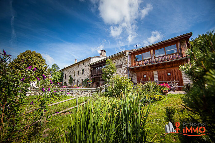 Maison à vendre - Saint-Anthème - 12 pièces - 5 chambres